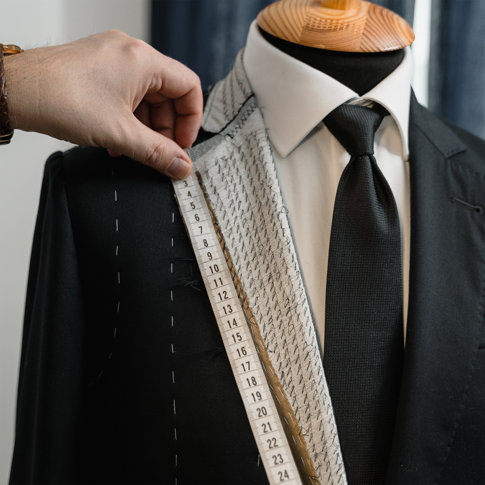 The Impact of Lapel Width on Suit Style: A Guide to Navigating the Div